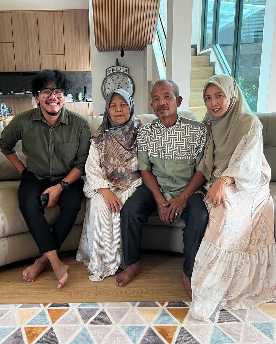 5 Fakta Keluarga Ferry Irwandi, Mendukung Istri Menjadi Penyanyi | Popmama.com