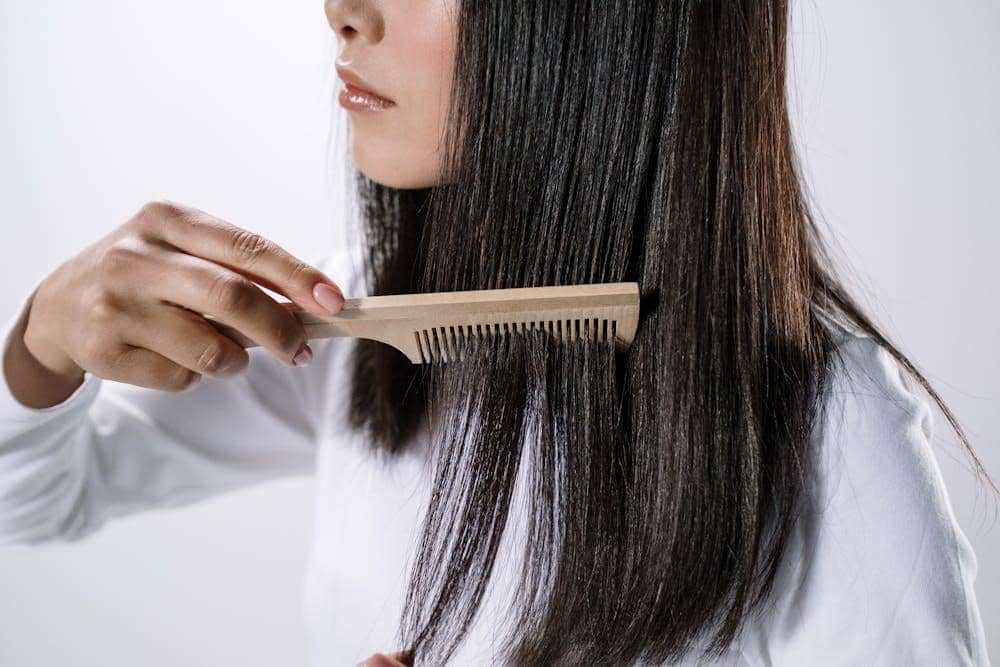 Tips Perawatan Rambut Kering dan Rontok di Rumah | Popmama.com