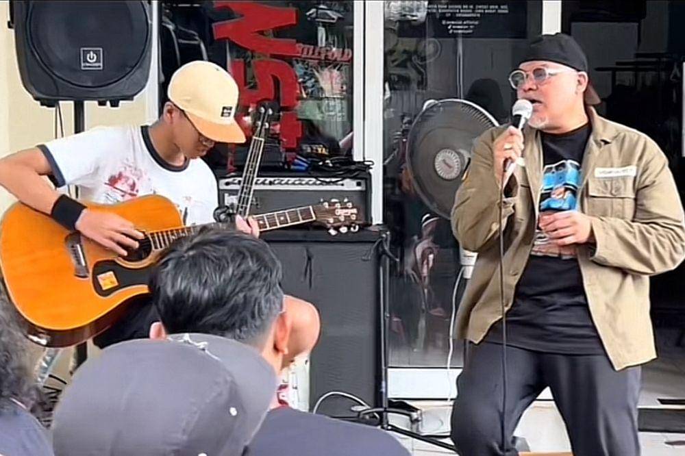 Mengenal Personel Sukses Lancar Rejeki (SLR), Band Punk Rock Asal ...