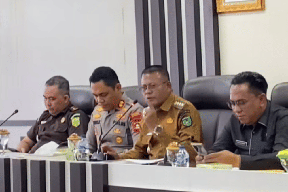 6 Fakta Keluarga H Arlan Wali Kota Prabumulih, Punya 4 Istri | Popmama.com