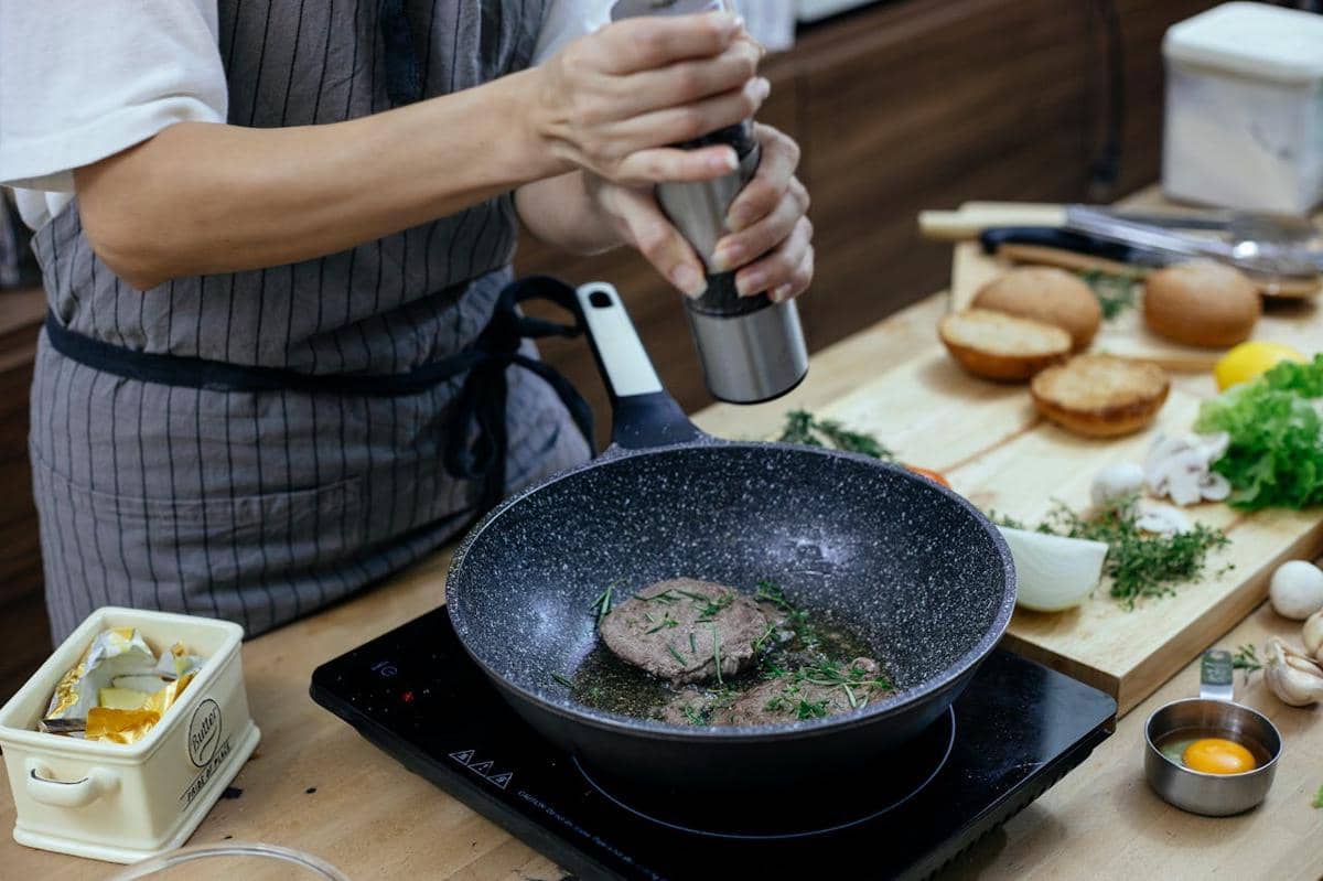 5 Cara Memasak Daging Tetap Empuk Ala Dims The Meat Guy | Popmama.com
