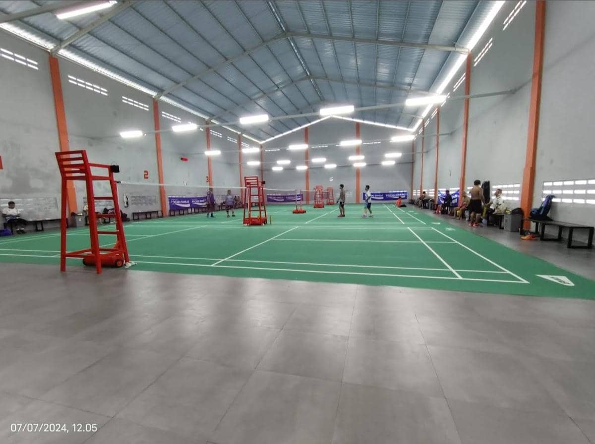7 Sewa Lapangan Badminton Jakarta Barat, Harga Terbaru | Popmama.com