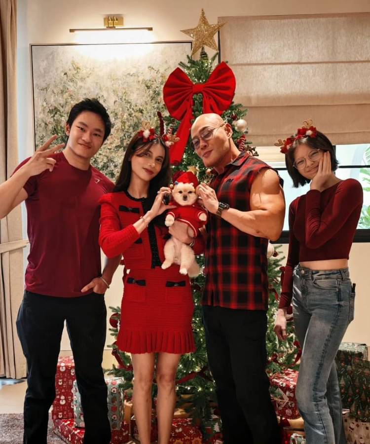 8 Fakta Keluarga Deddy Corbuzier, Papanya Dulu Sopir Mikrolet | Popmama.com