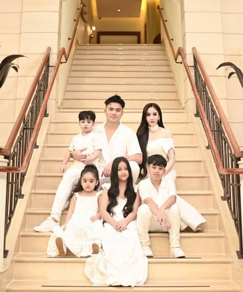 11 Potret 4 Anak Apris Devita dan Guntur Triyoga, Kompak dan Stylish | Popmama.com