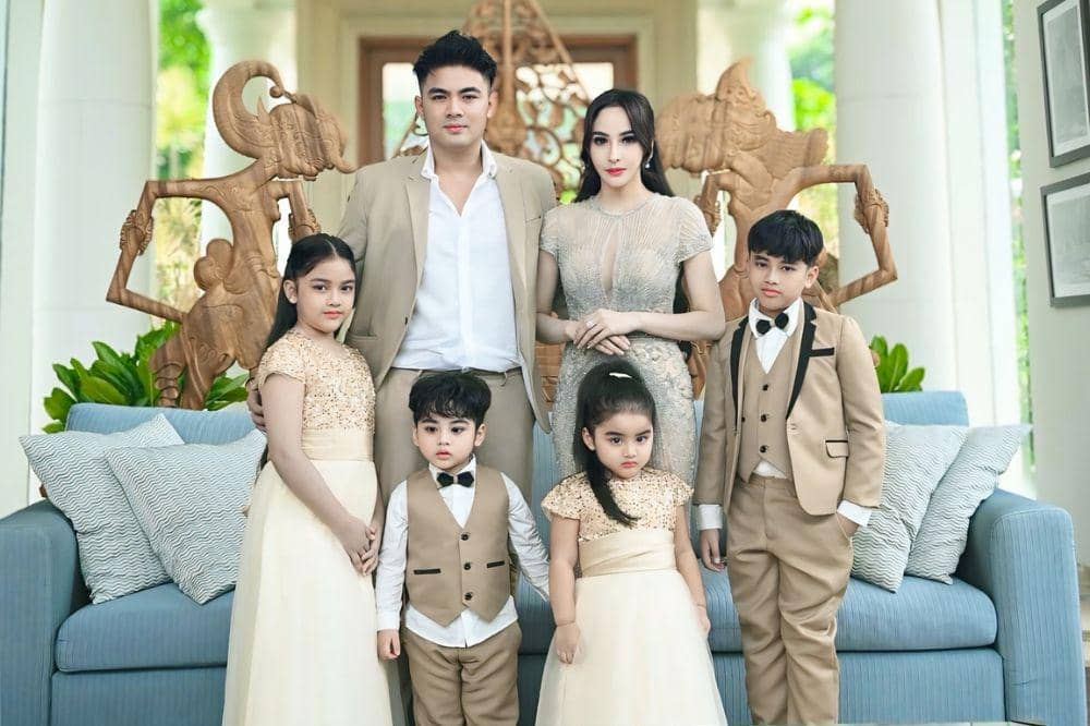 11 Potret 4 Anak Apris Devita dan Guntur Triyoga, Kompak dan Stylish ...