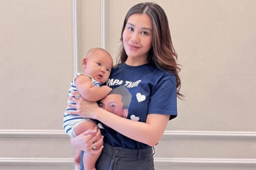 Potret Baby Arash dan Aaliyah Saat Dukung Thariq di Turnamen Padel | Popmama.com