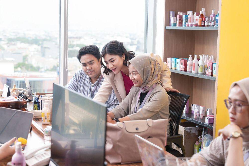 Siapa Pemilik Scarlett? Jejak Brand Scarlett by Felicya Angelista ...