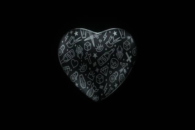 Arti Emoji Love Hitam, Melambangkan Duka dan Kesedihan | Popmama.com