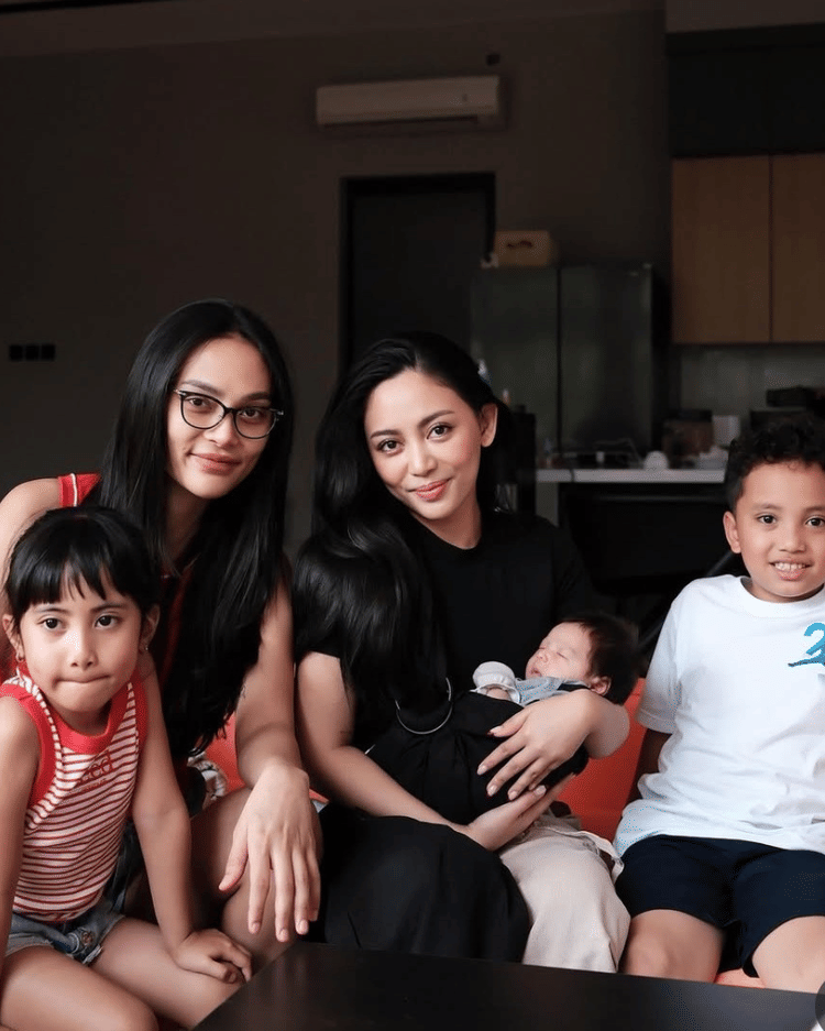 5 Foto Kebersamaan Andrew Anak Erika Carlina dengan Rachel Vennya ...