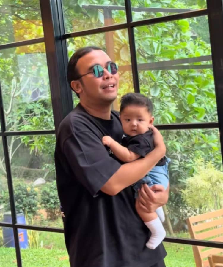 7 Foto Kebersamaan Andrew Anak Erika Carlina dan Whisnu Santika ...