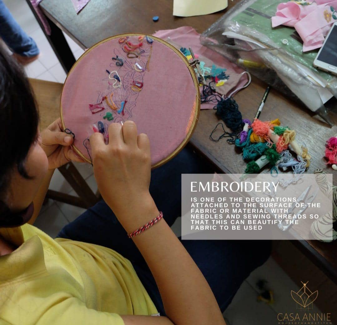 Dress Cantik Taylor Swift Ini Merupakan Hasil Karya UMKM di Bali | Popmama.com