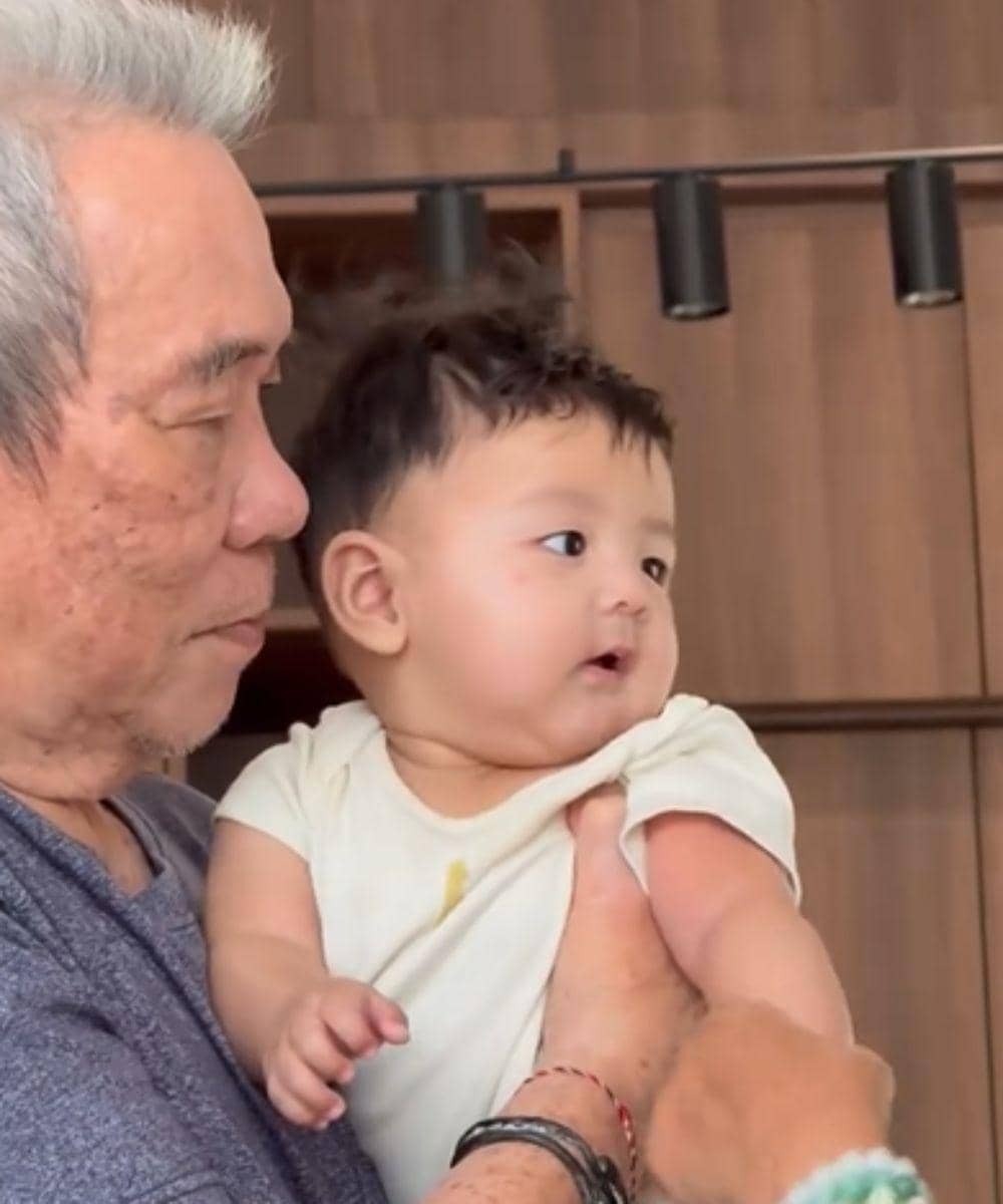 5 Momen Gemas Andrew Anak Erika Carlina Main dengan Kakek-Neneknya ...