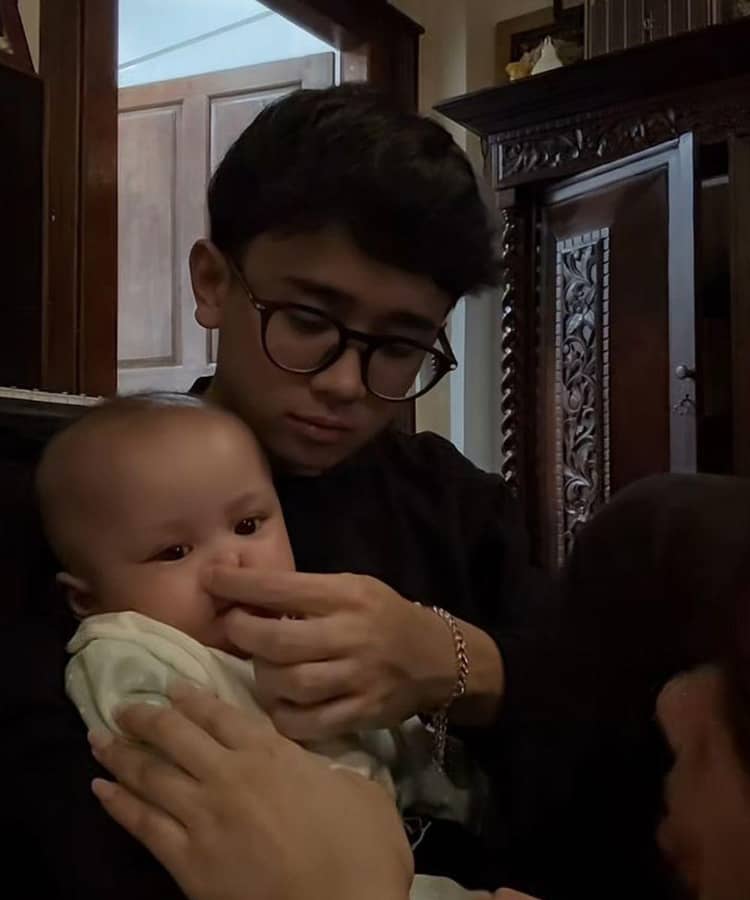 5 Foto Anak Adopsi Ahmad Dhani dan Mulan Jameela | Popmama.com