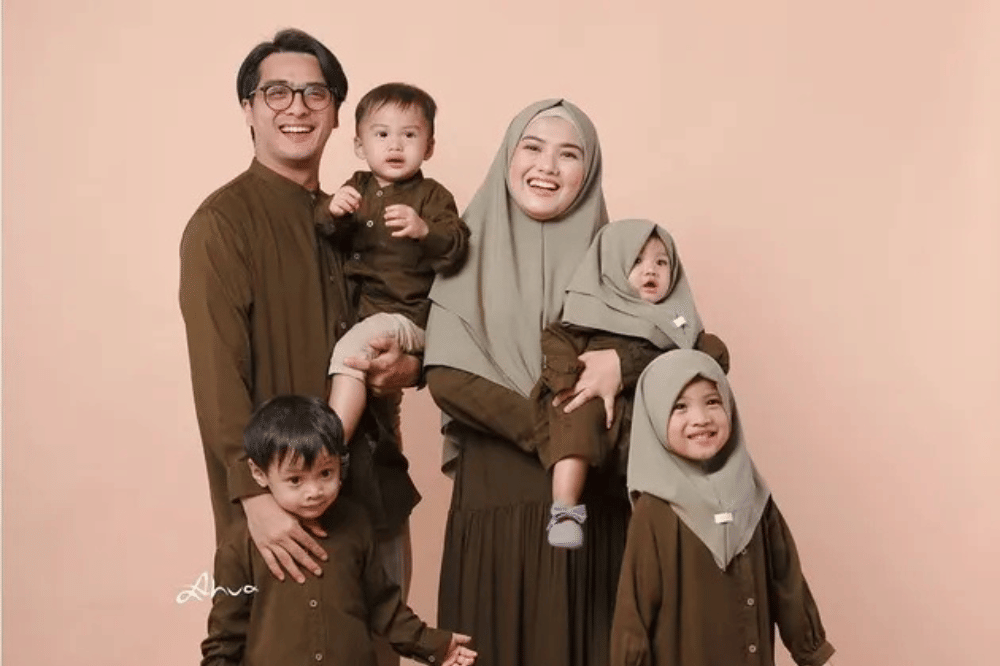 Biodata Keempat Anak Ricky Harun, Kompak dan Harmonis! | Popmama.com