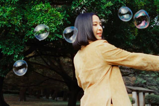 Bernadya Rilis 'Kita Buat Menyenangkan', Angkat Vibes Musik Era 2000-an ...