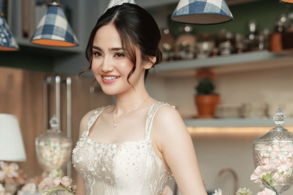 Resmi Dinikahi El Rumi, Ini Daftar Mantan Pacar Syifa Hadju | Popmama.com